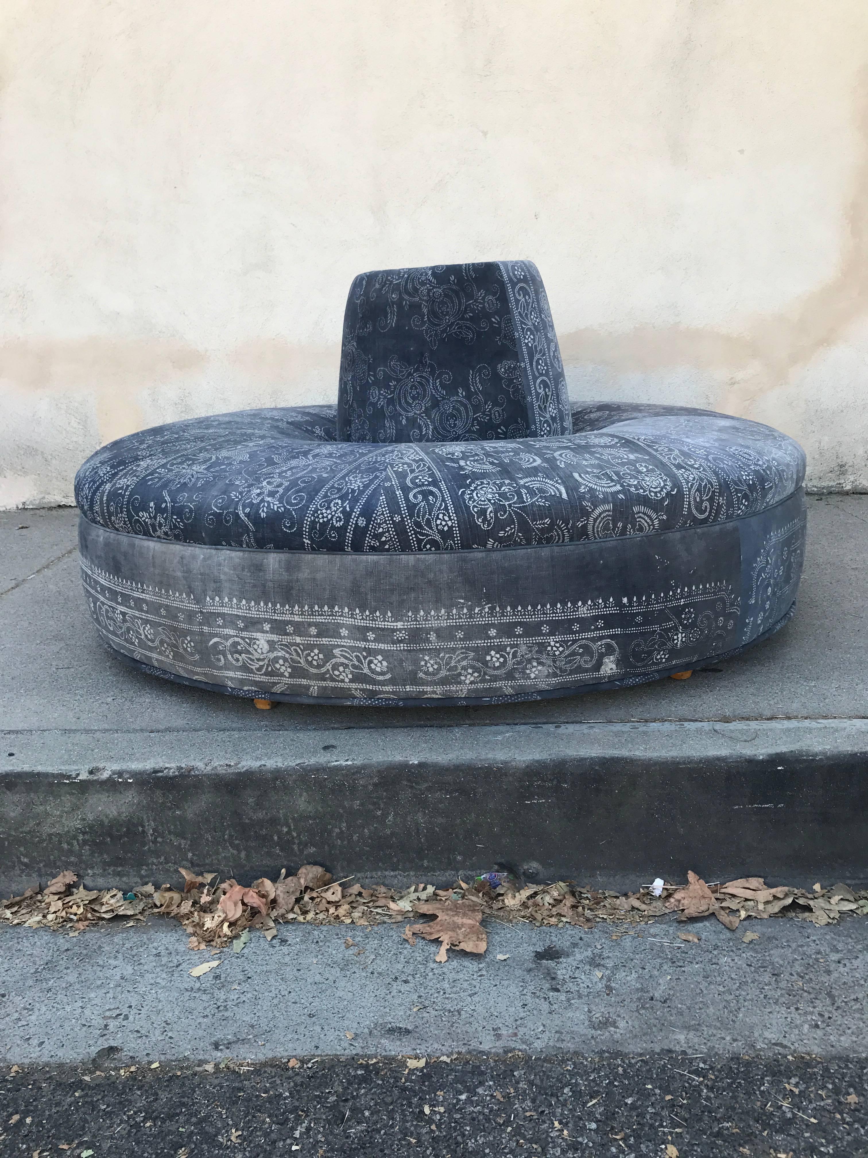 1960s Circular Lobby Settee at 1stDibs | circular settee, round lobby ...