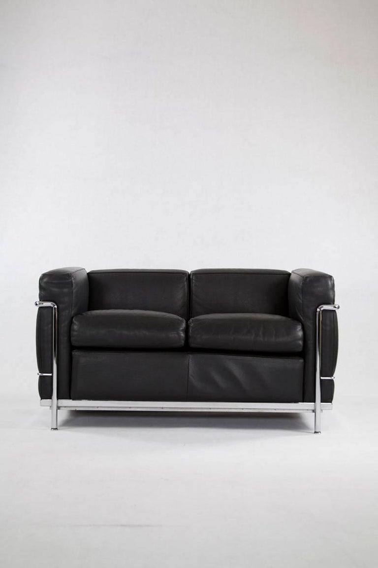 Cassina LC2 Two-Seat in Chrome and Black Leather, Designed in 1928, Le ...