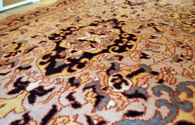 Handmade Vintage Pakistani Lahore Rug, 1970s, 1C350 For Sale at 1stDibs