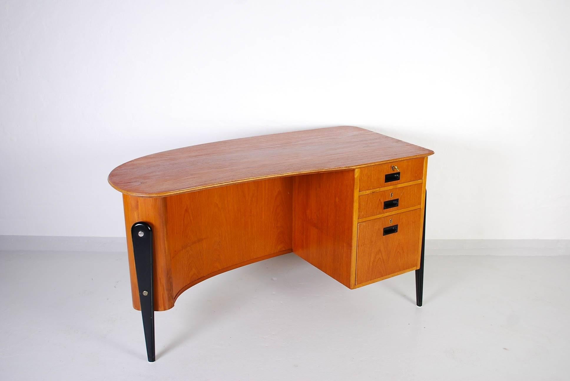 Midcentury Scandinavian Three-Legged Teak Desk at 1stDibs | 3 legged ...