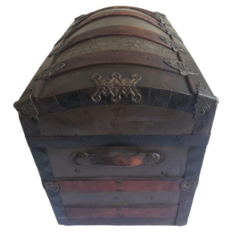 1900s Traditional Dome Top Steamer Boot For Sale at 1stDibs