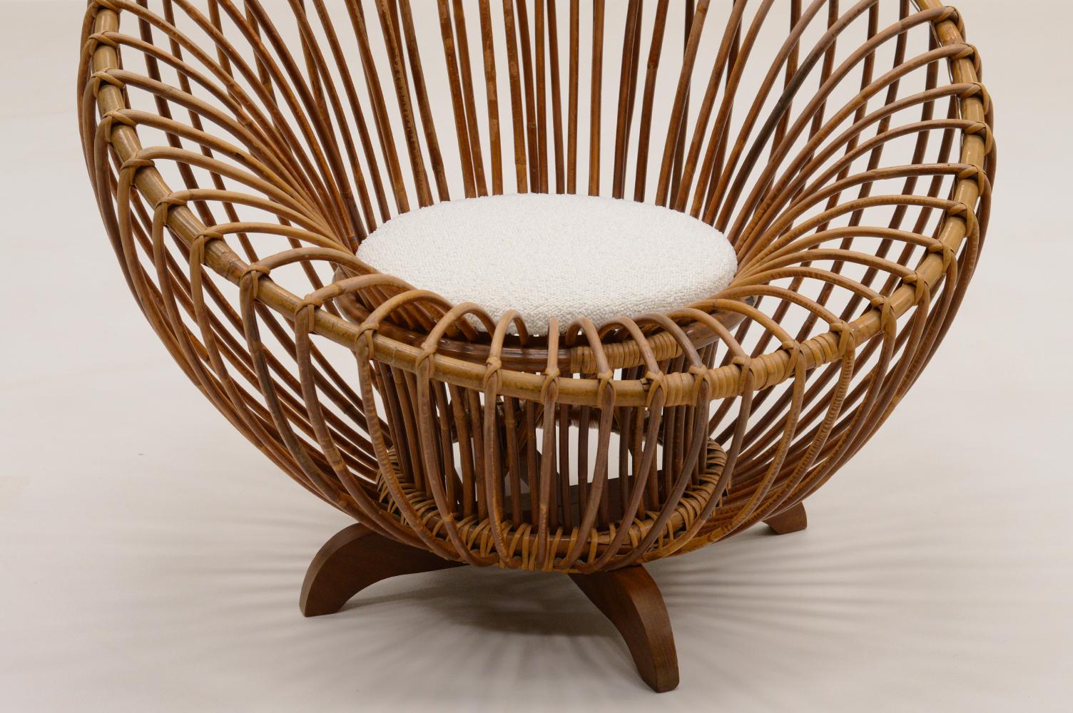 Round rattan and bouclé armchair, 1960s Italy. For Sale at 1stDibs