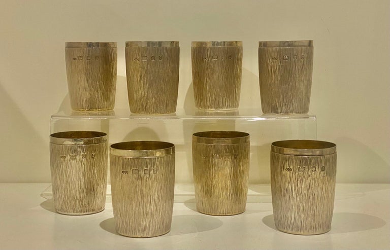 Modernistischer Becher aus vergoldetem Sterlingsilber von Gerald Benney ...