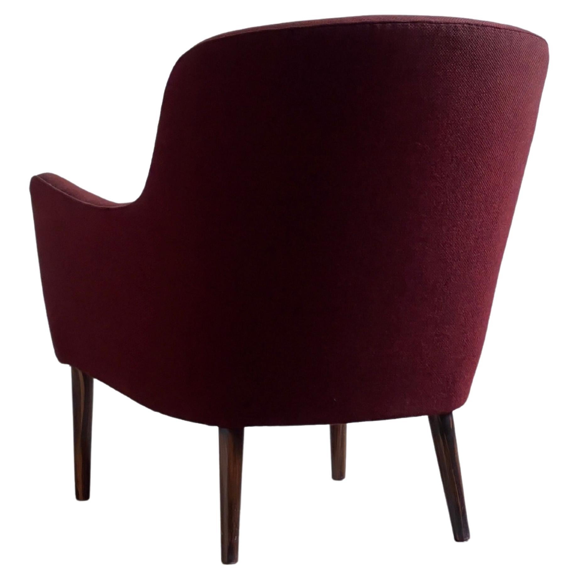 Pair of Small Scale Armchairs with Tapered Legs For Sale at 1stDibs