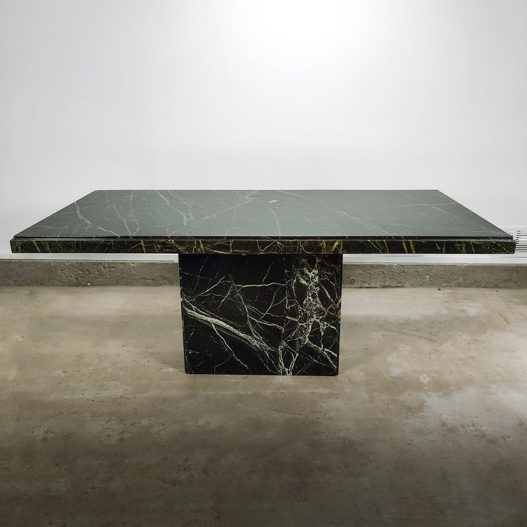 Postmoderner Vintage-Esstisch aus massivem Marmor im Angebot bei 1stDibs