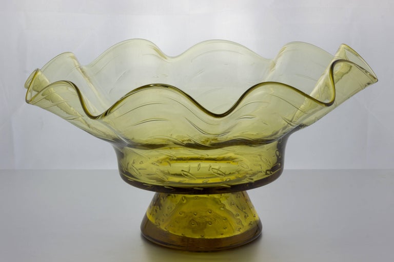 Ruffled Shape Blenko Bowl For Sale at 1stDibs