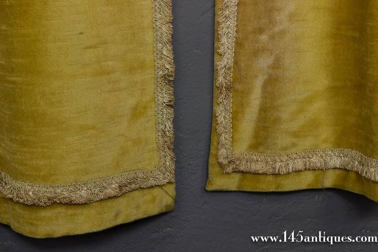 Pair of Rich Gold Velvet Drapes For Sale at 1stDibs