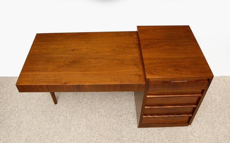 T.H. Robsjohn-Gibbings Desk For Sale at 1stDibs