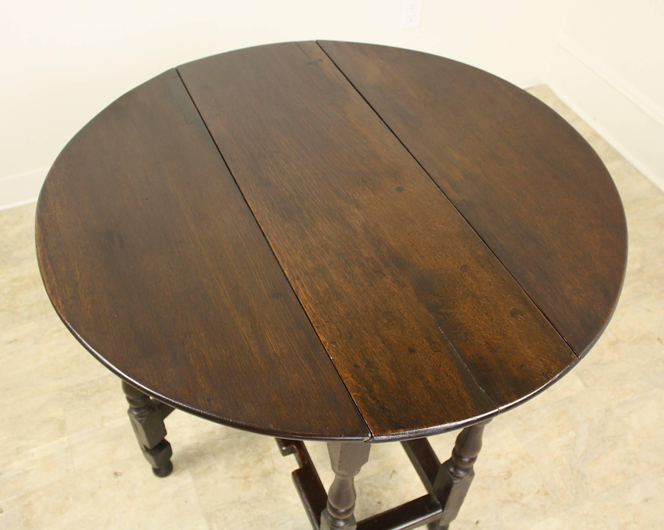 Welsh Period Oak Gate Leg Drop-Leaf Table at 1stDibs