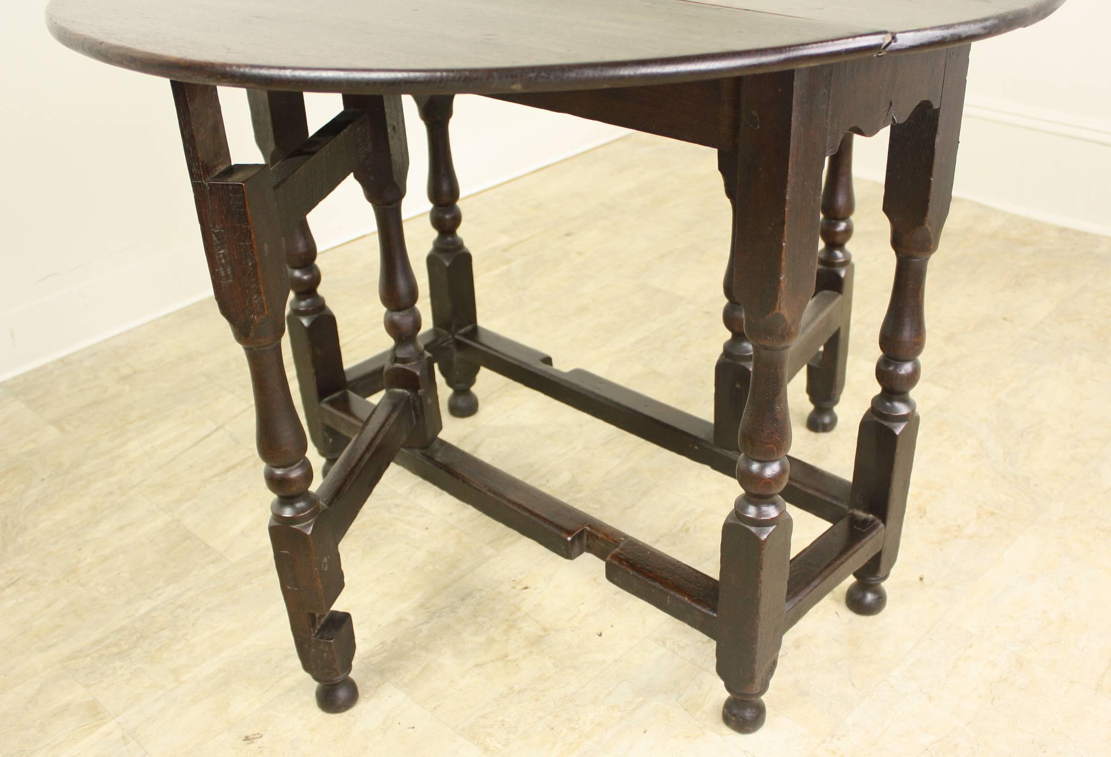 Welsh Period Oak Gate Leg Drop-Leaf Table at 1stDibs