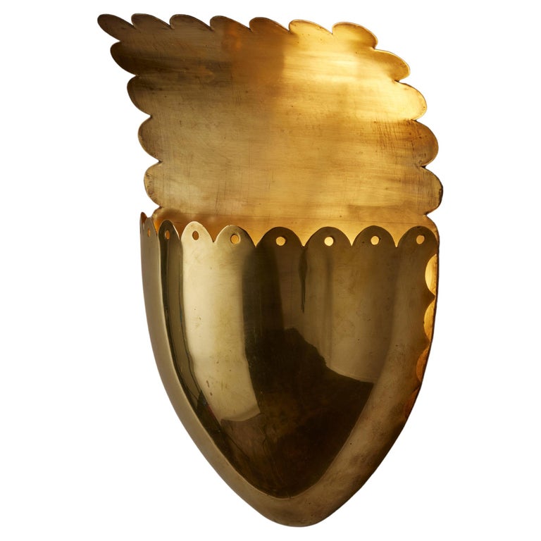 Italian Scalloped Sconce For Sale at 1stDibs