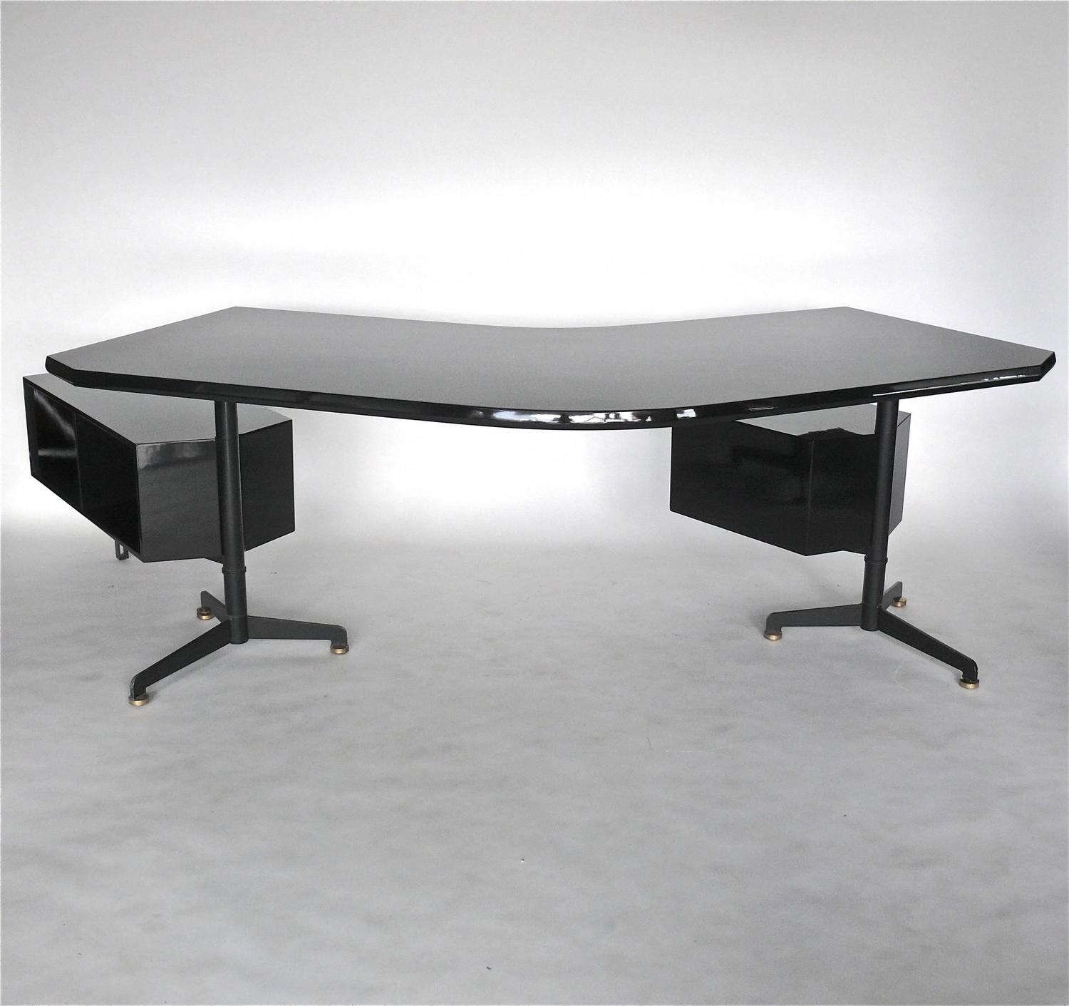 Boomerang Desk by Osvaldo Borsani at 1stdibs
