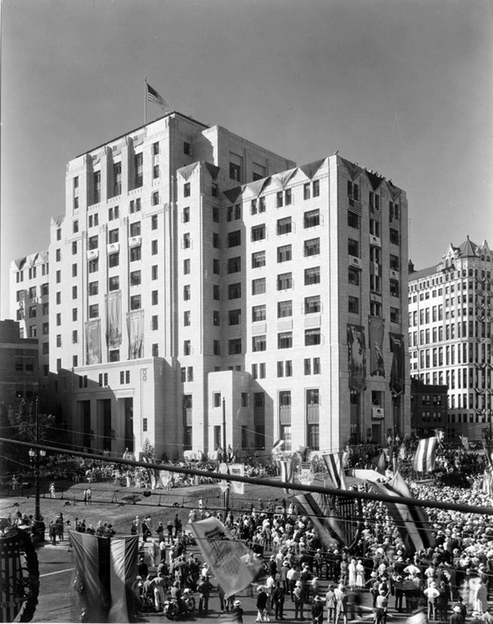 Pair of Art Deco of Bronze Wall Sconces from the State Building at 1stDibs