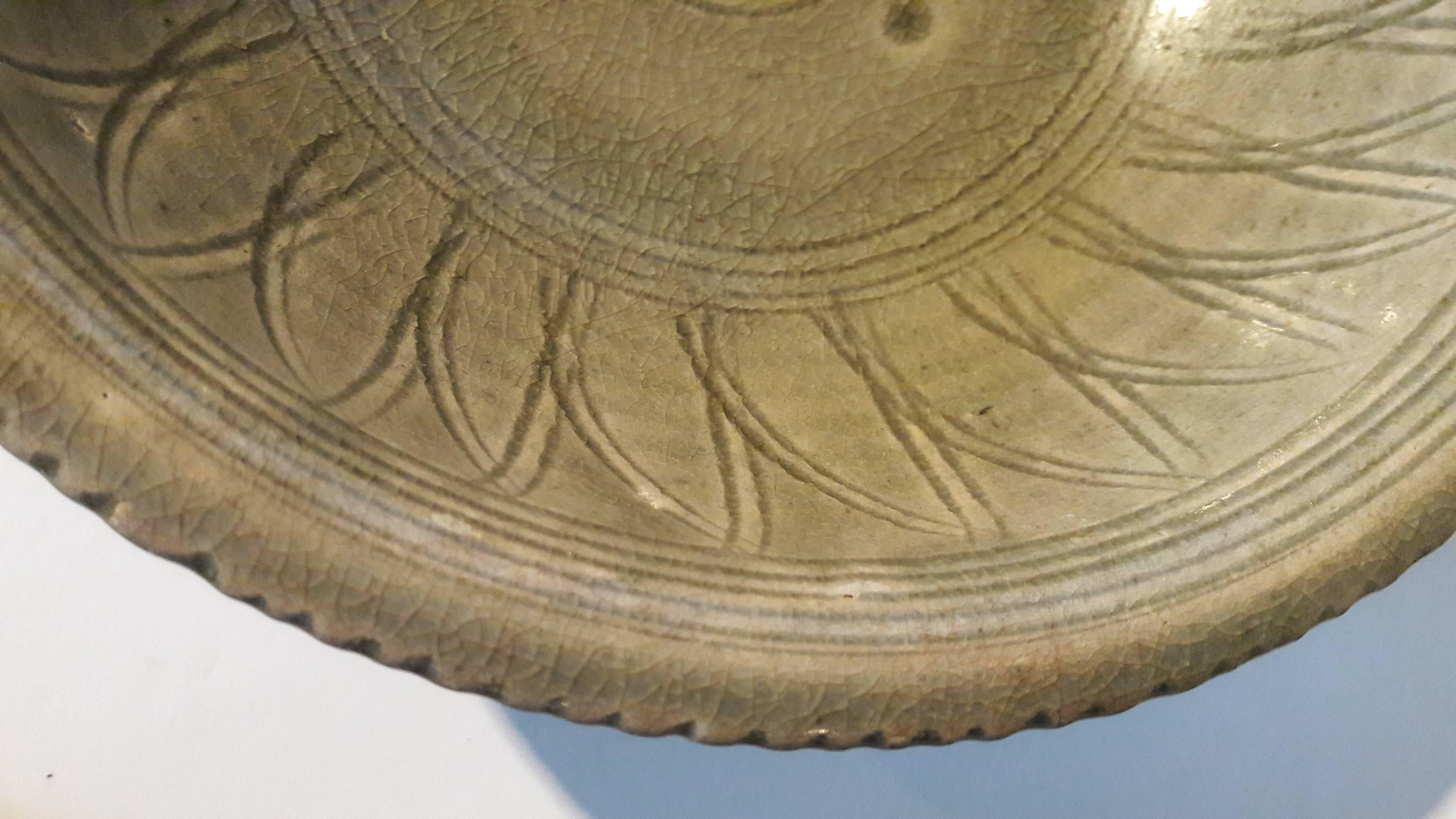 Celadon Ceramic Bowl, 16th Century, Sri-Satchanalai, Thailand at 1stDibs