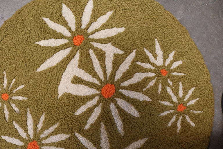 Avocado Green Round Daisy Rug at 1stDibs
