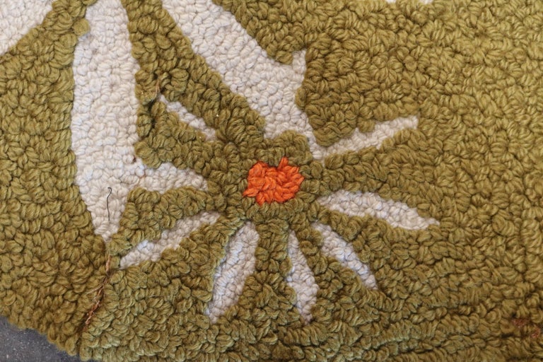 Avocado Green Round Daisy Rug at 1stDibs