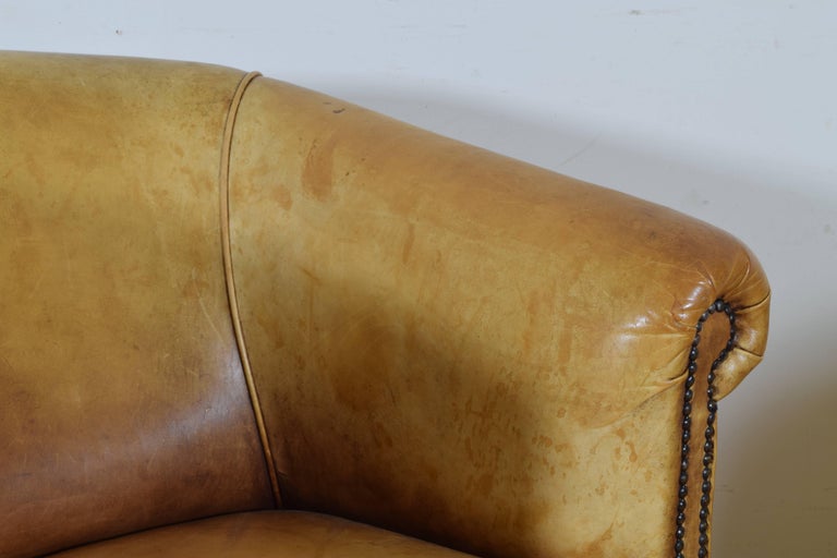 Pair of English Light Tan Leather Club Chairs, Mid-20th Century at 1stDibs