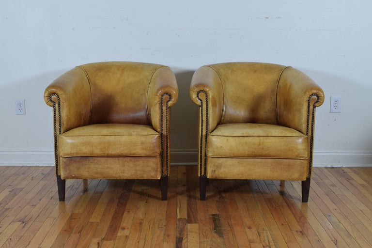 Pair of English Light Tan Leather Club Chairs, Mid-20th Century at 1stDibs