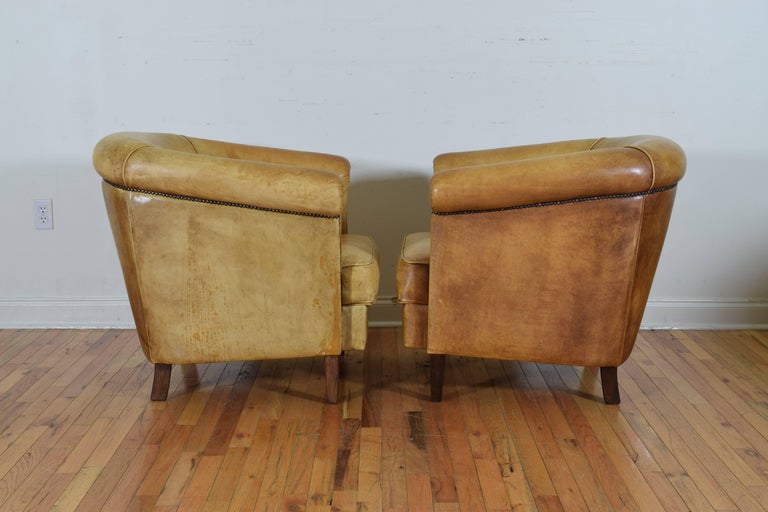 Pair of English Light Tan Leather Club Chairs, Mid-20th Century at 1stDibs