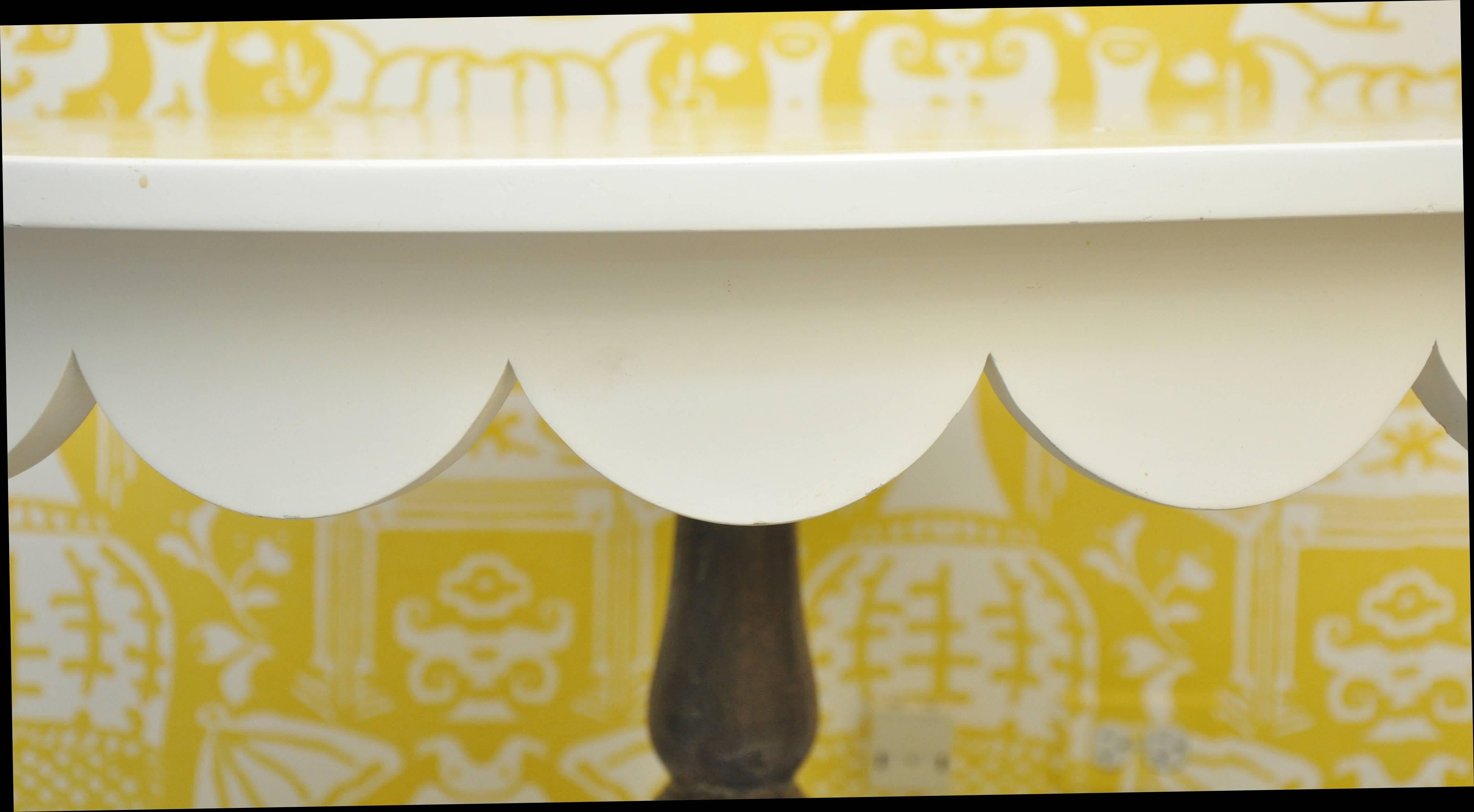 Round Scallop Design Table on Pedestal For Sale at 1stDibs