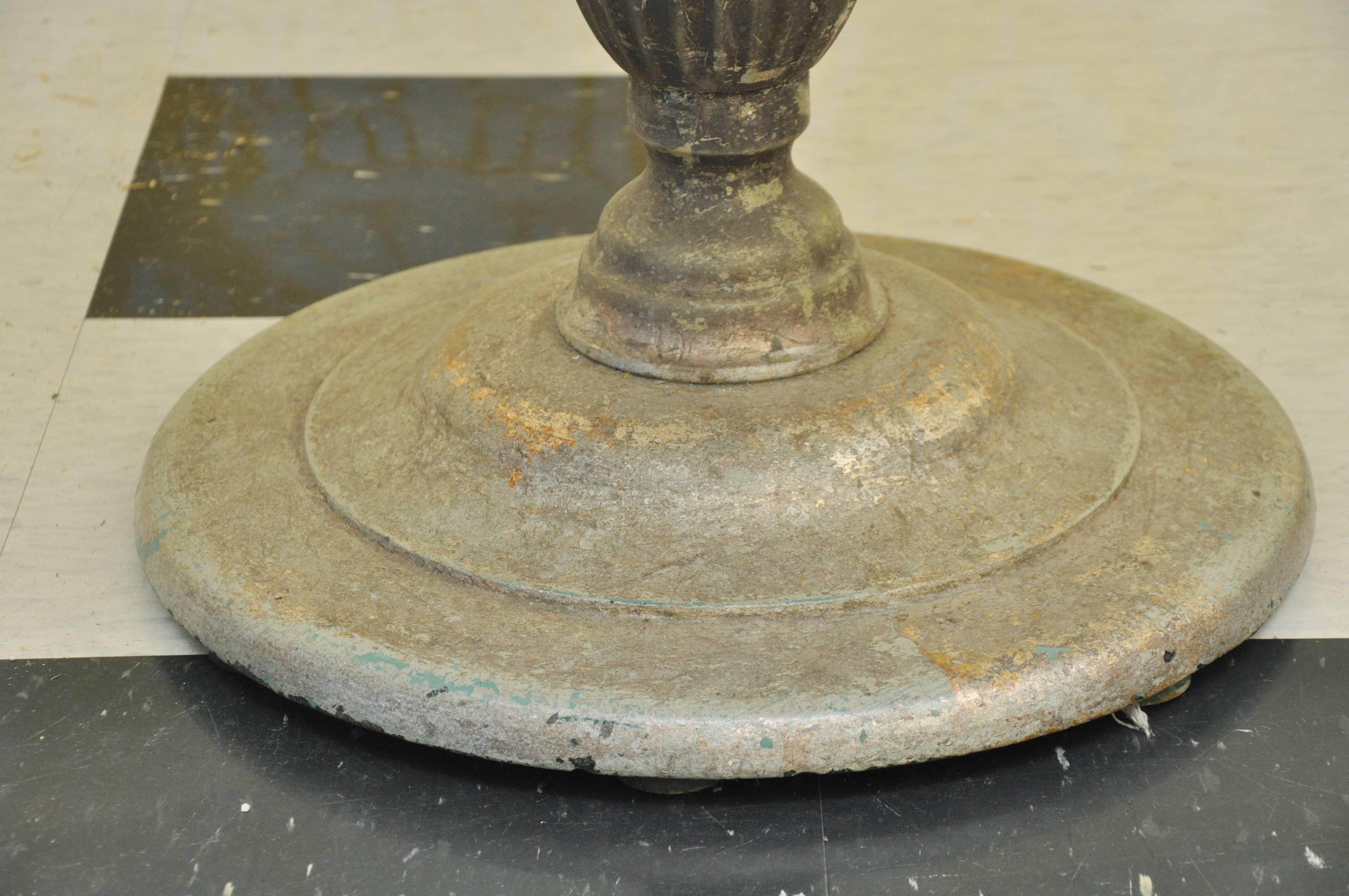 Round Scallop Design Table on Pedestal For Sale at 1stDibs
