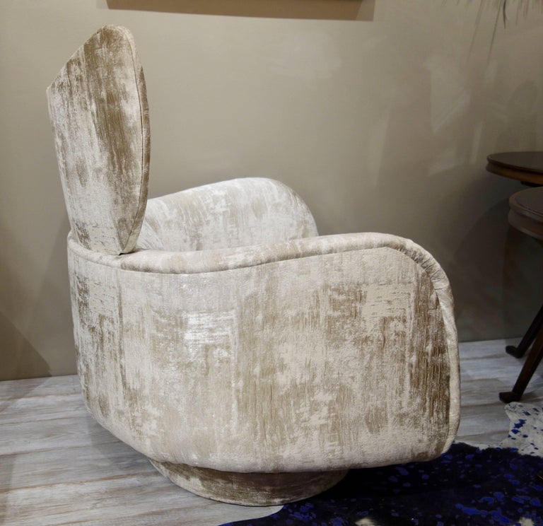 Pair of Vladimir Kagan Large Swivel Greige Lounge Chairs for ...