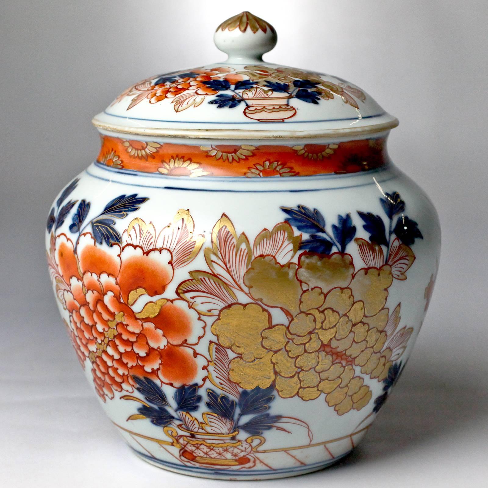 Pair of Covered Japanese Imari Urns at 1stDibs