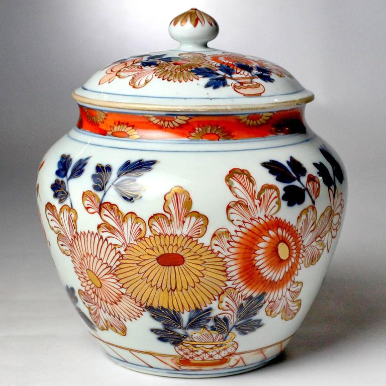 Pair of Covered Japanese Imari Urns at 1stDibs