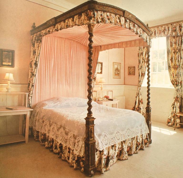 House in the Country by Mary Gilliatt, 1st Edition For Sale at 1stDibs