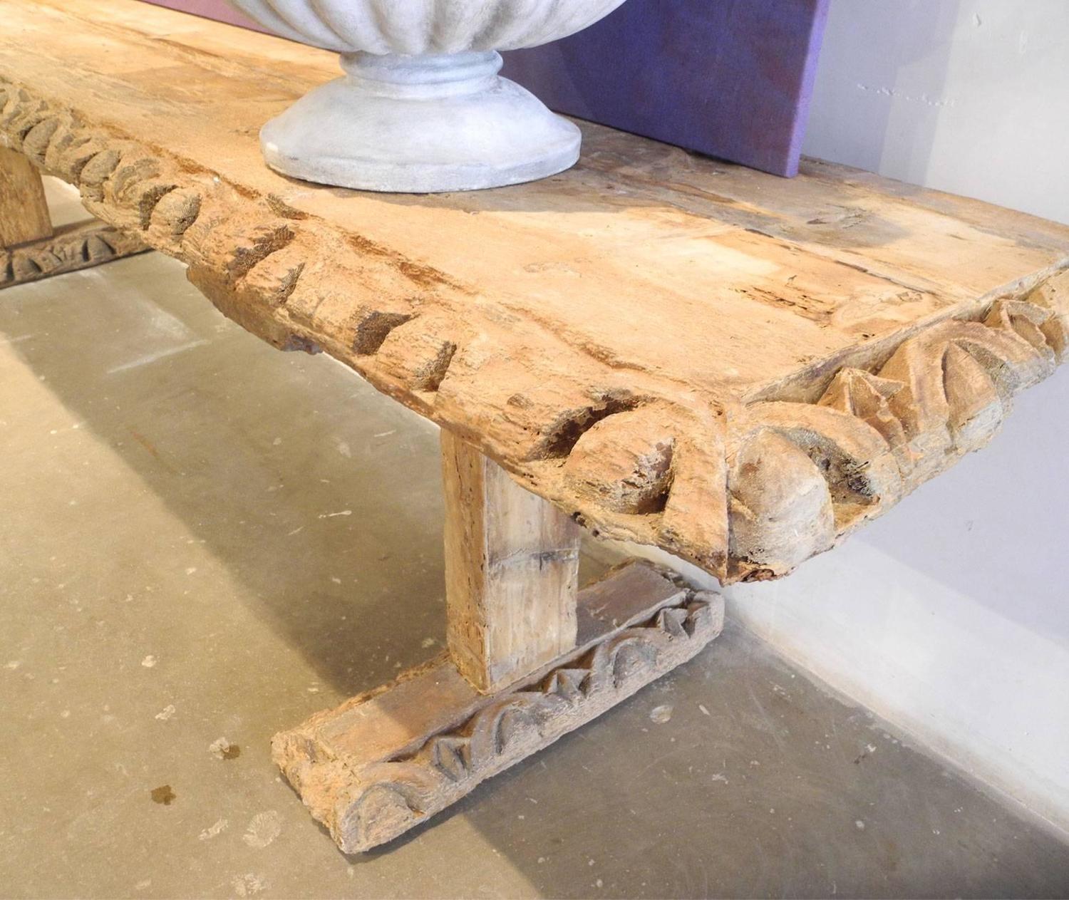 Antique Spanish Table from the 16th Century For Sale at 1stdibs