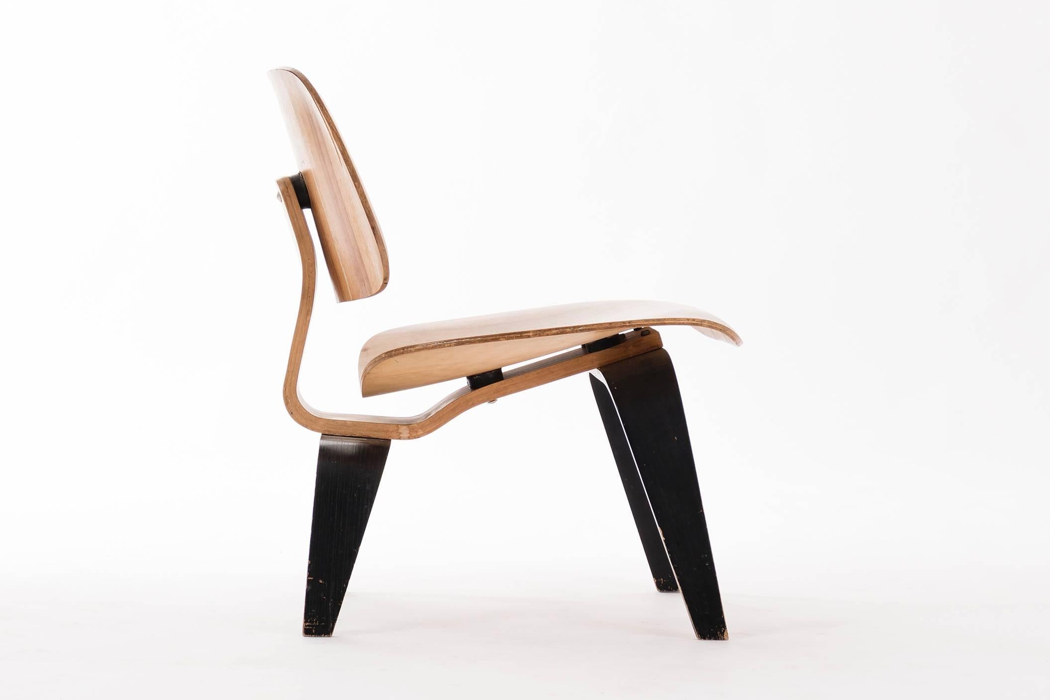 Early Charles and Ray Eames Molded LCW Lounge Chair at 1stDibs | eames ...