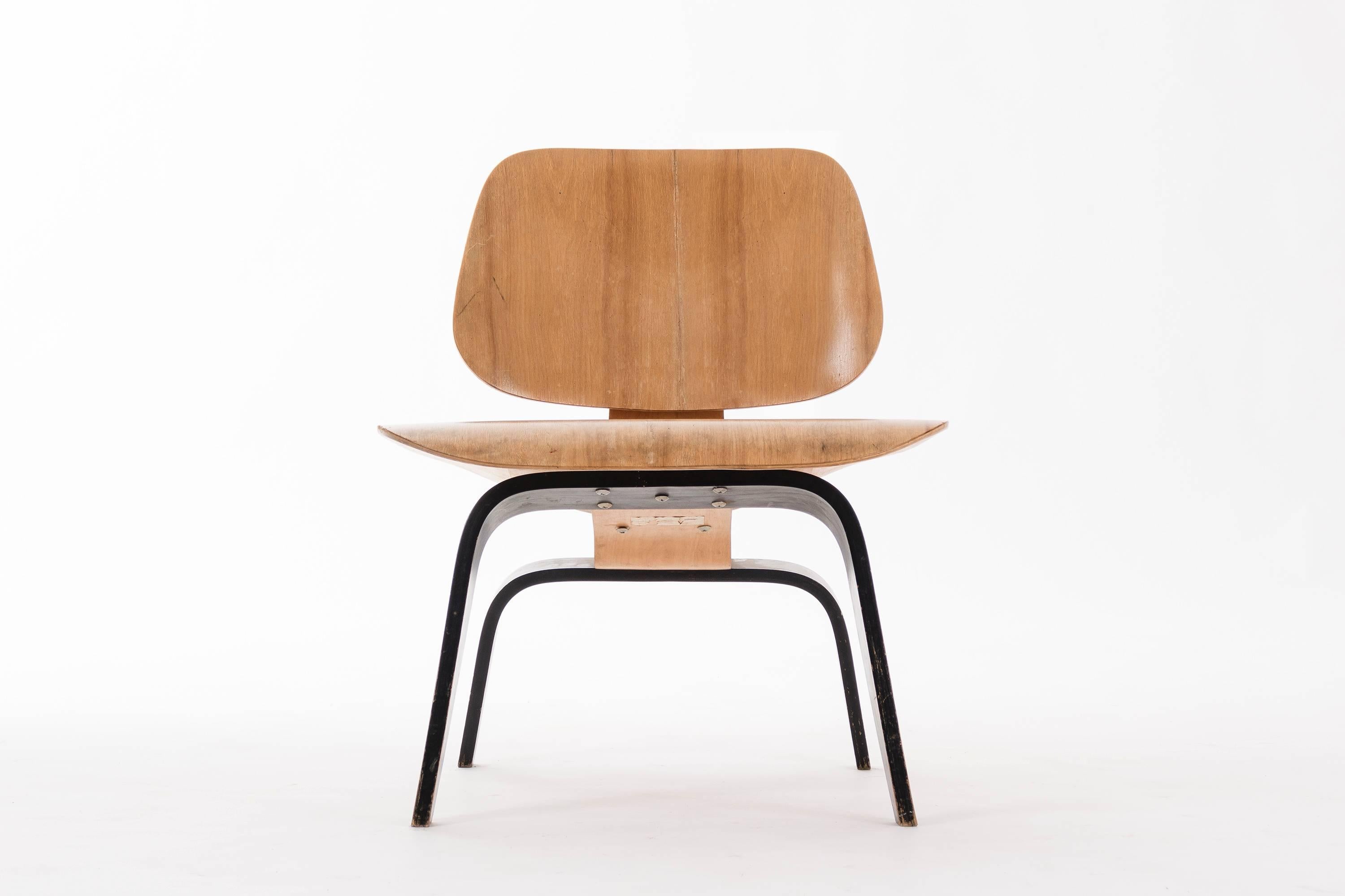 Early Charles and Ray Eames Molded LCW Lounge Chair at 1stDibs | eames ...
