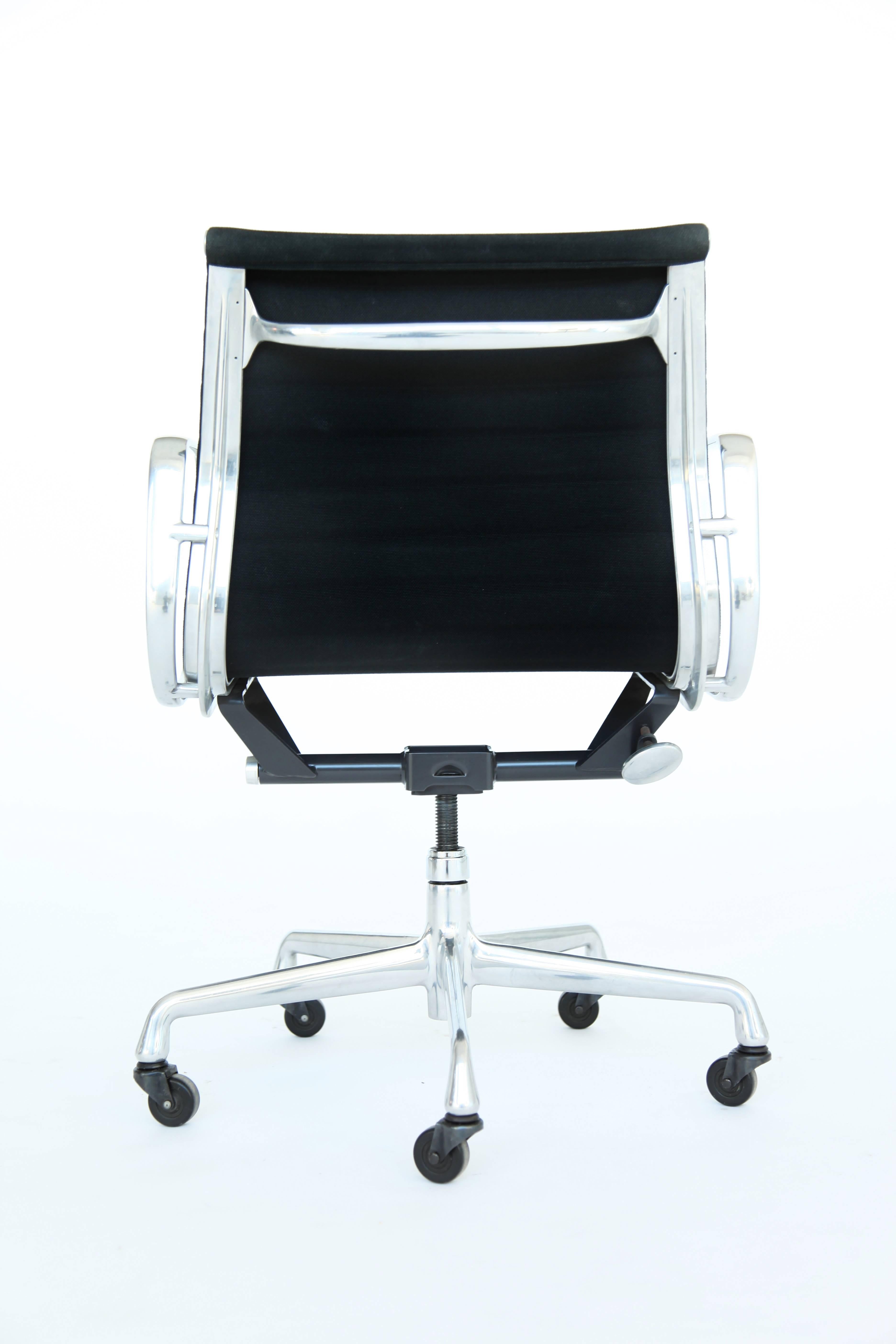 Eames Aluminum Group Desk/Conference Chair at 1stDibs