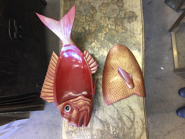 Showa Period Red Lacquer Japanese Fish Shaped Box For Sale at 1stDibs