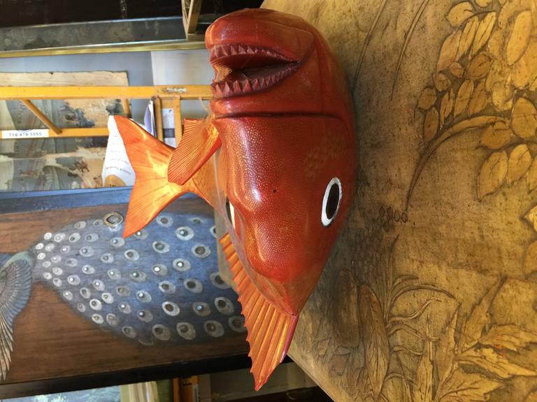 Showa Period Red Lacquer Japanese Fish Shaped Box For Sale at 1stDibs