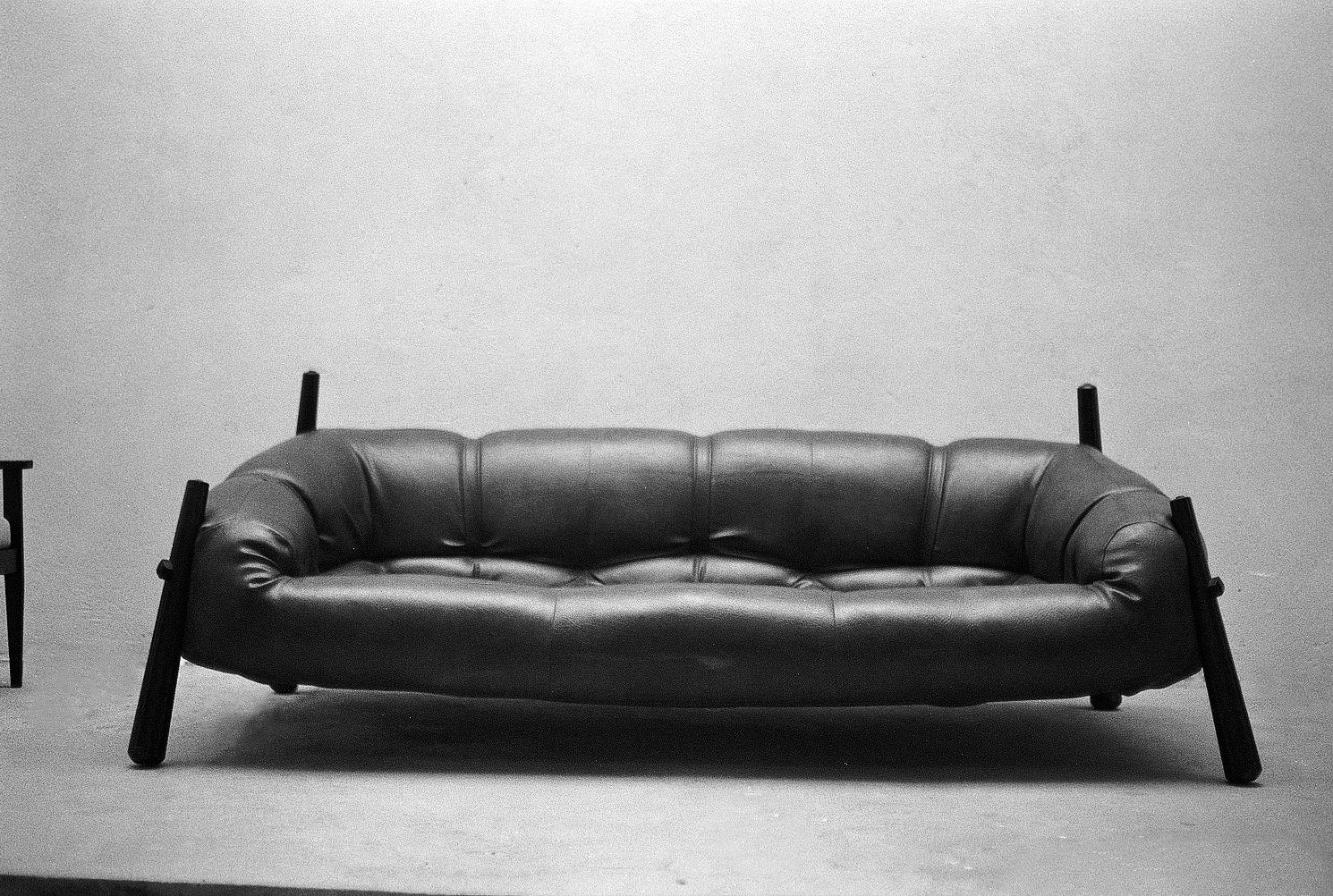 MP-81 sofa in leather by Percival Lafer For Sale at 1stDibs