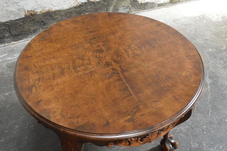 Handsome Chippendale Style Flame Birch Round Side Table For Sale at 1stDibs