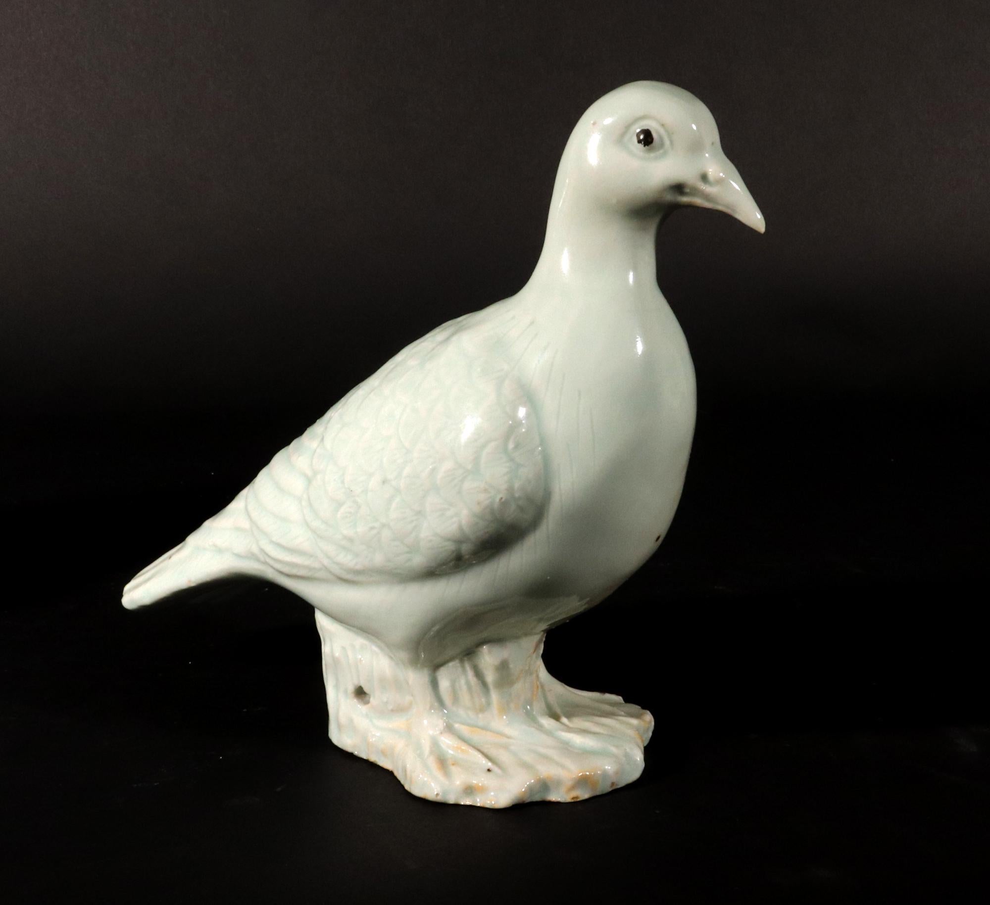 Chinese Export Porcelain Models of White Doves For Sale at 1stDibs