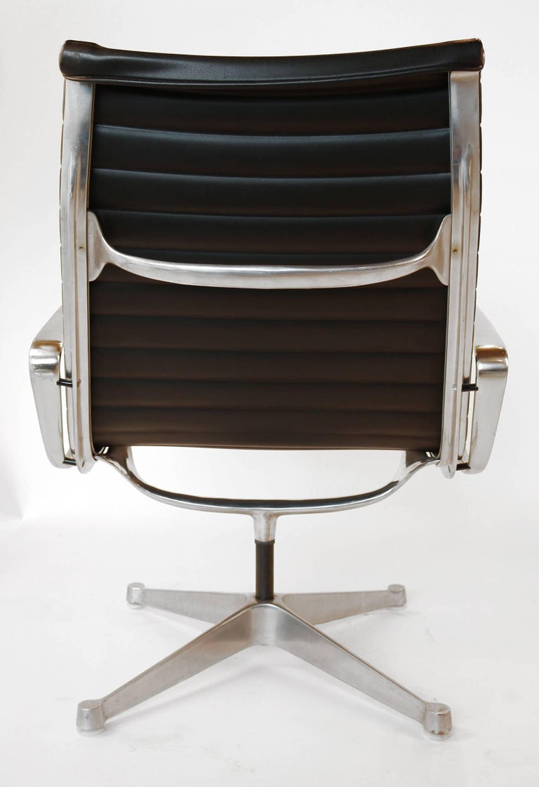 Charles Eames for Herman Miller Aluminium Group Swivel Lounge Chairs at ...