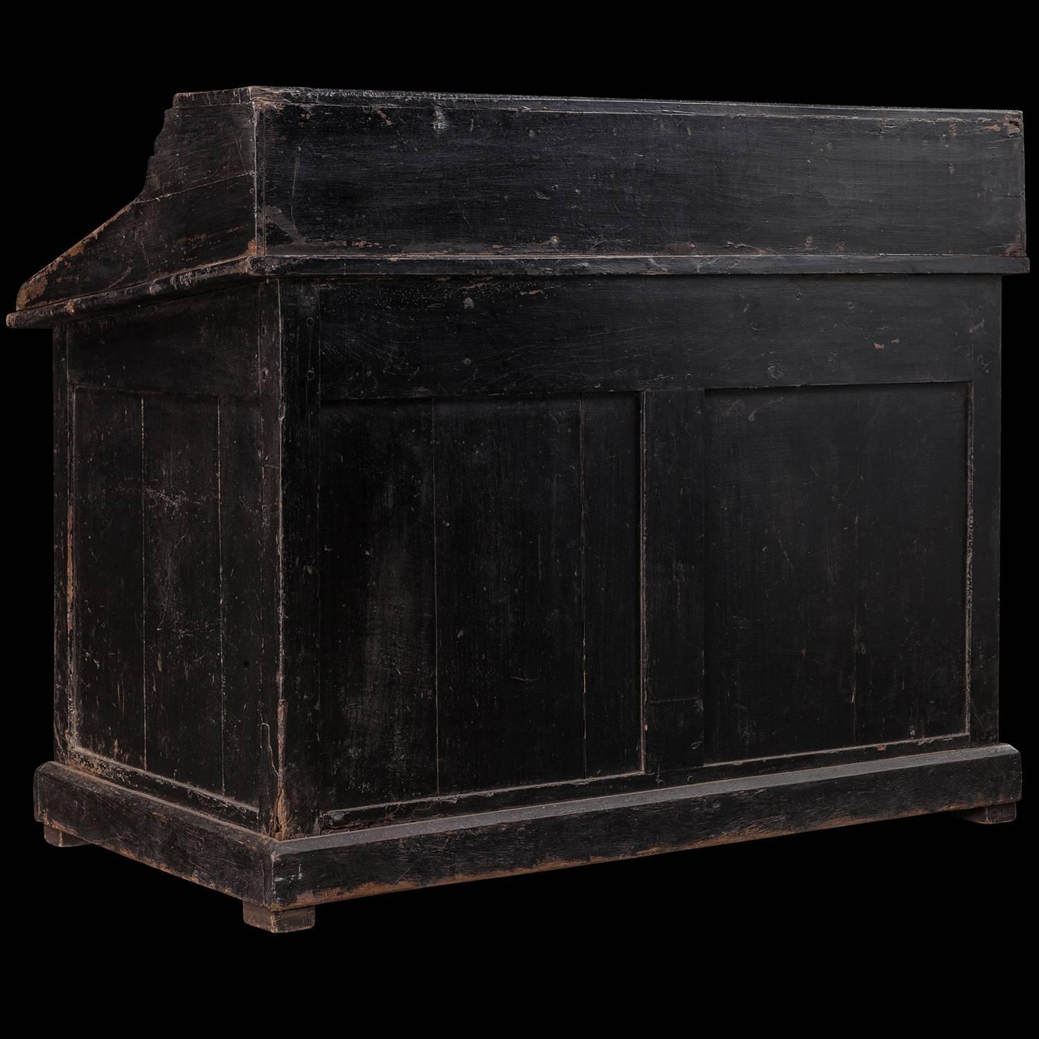 Concierge Desk at 1stdibs