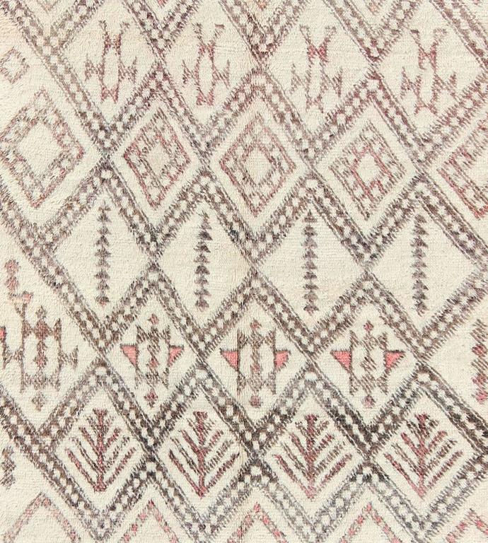 Large Moroccan Beni Ouarain Rug with Diamond Design in Light Ivory ...