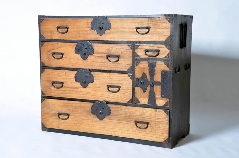 Japanese Tansu with Black Hardware at 1stDibs | japanese tansu hardware