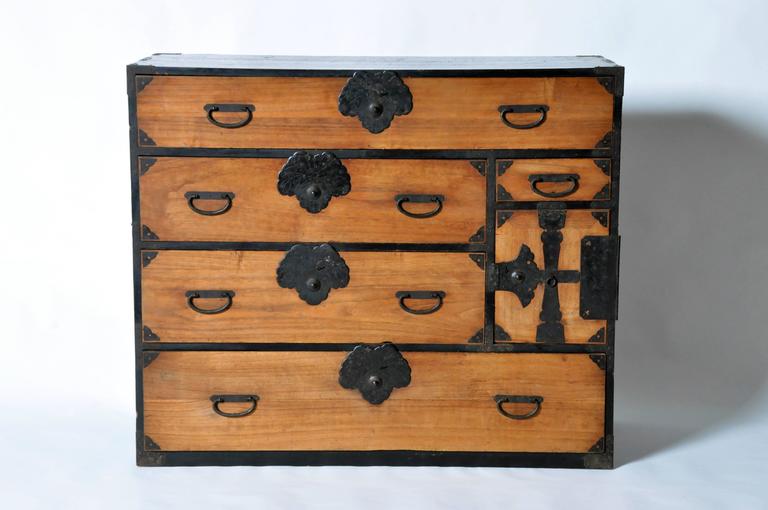 Japanese Tansu with Black Hardware at 1stDibs | japanese tansu hardware