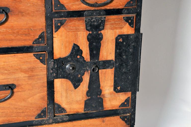 Japanese Tansu with Black Hardware at 1stDibs | japanese tansu hardware