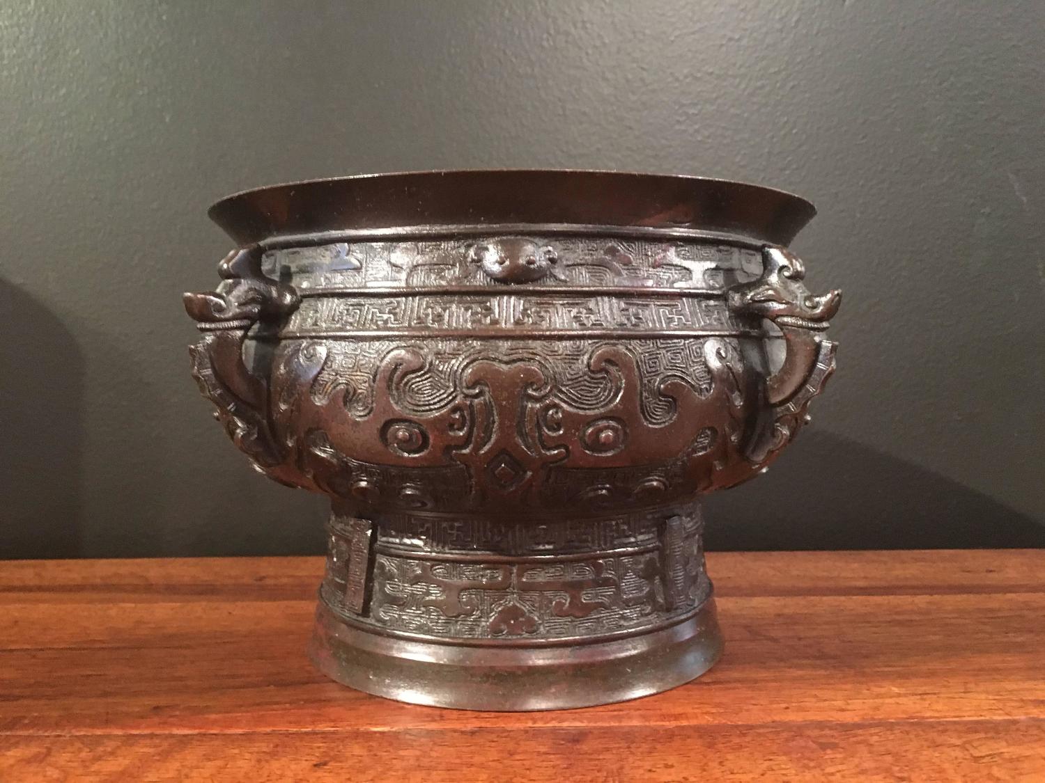 Chinese Qing Dynasty Archaistic Bronze Gui Vessel For Sale at 1stdibs
