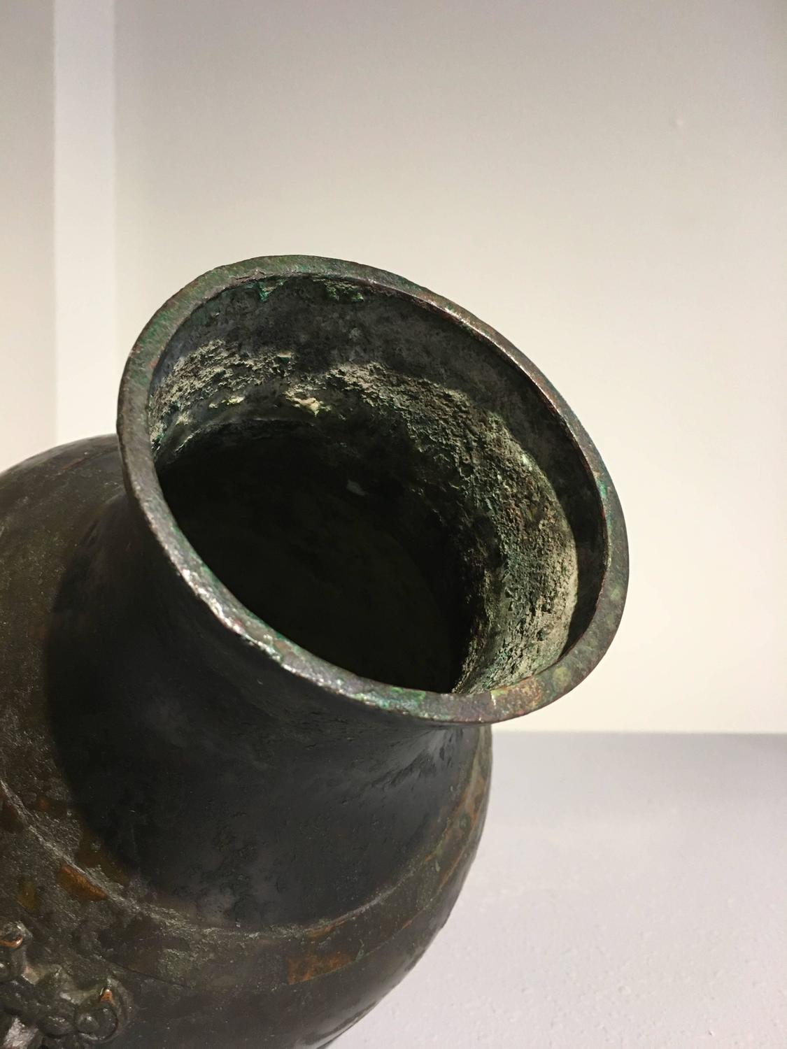 Chinese Song Dynasty Bronze "Hu" Vessel For Sale at 1stdibs