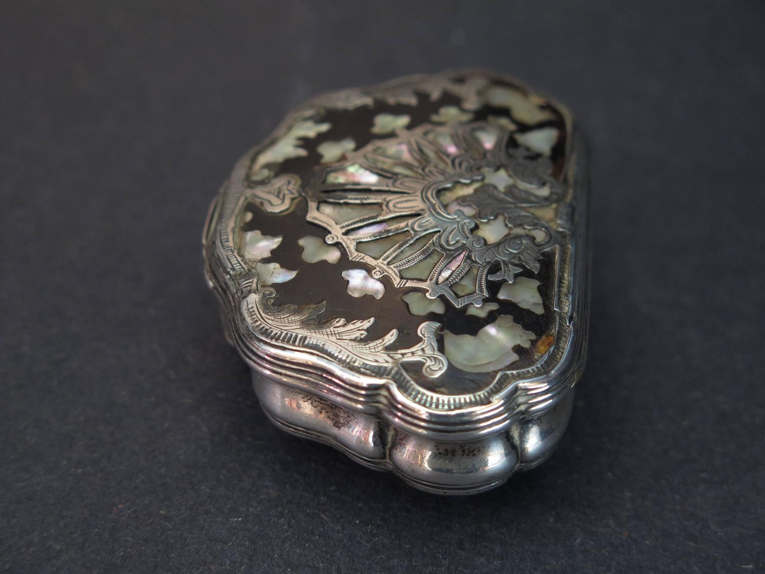 18th Century English Snuff Box For Sale at 1stdibs