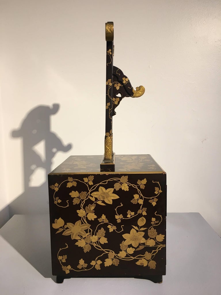 Japanese Edo Period Black and Gold Lacquer Vanity Box, circa 1800 For ...