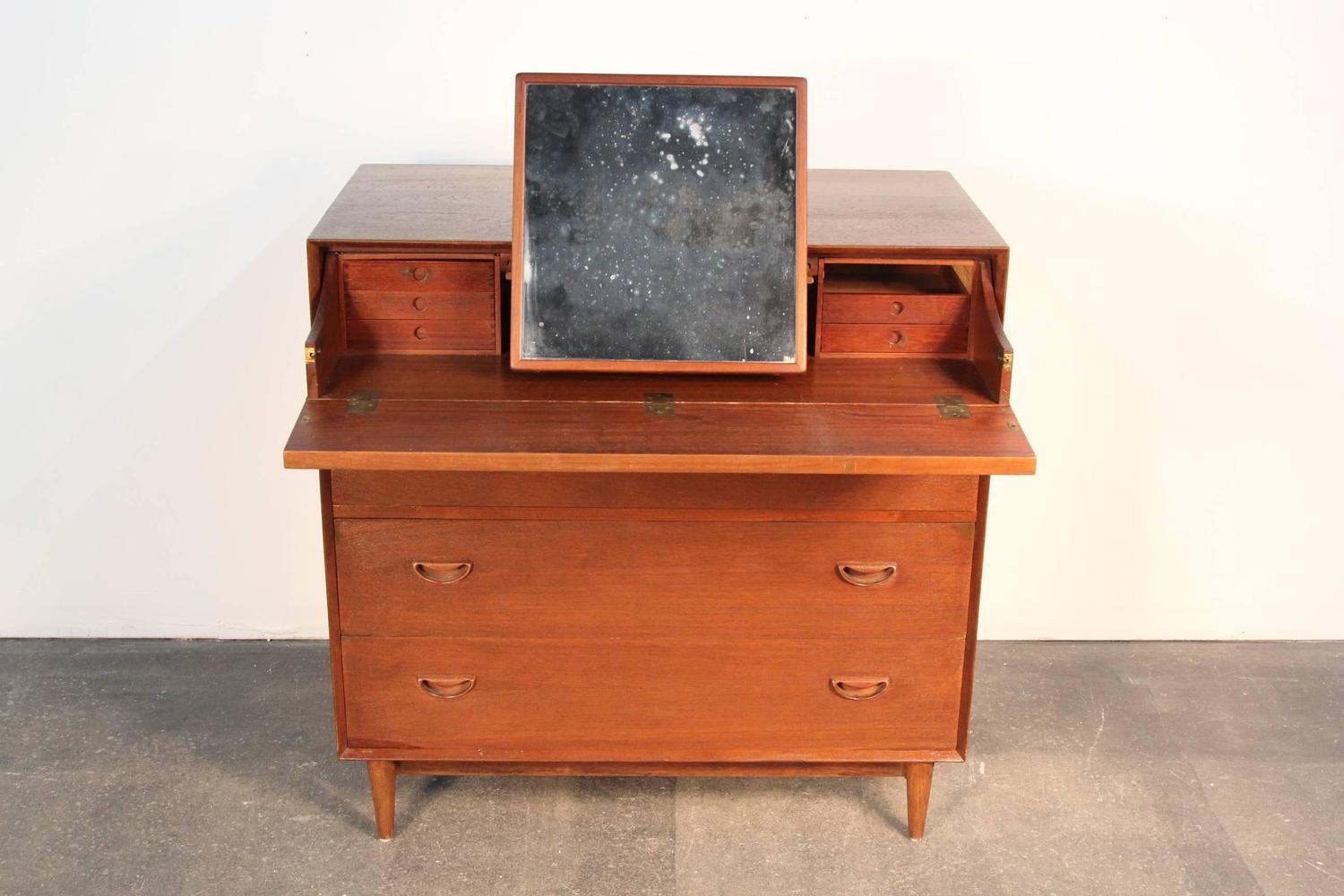 Peter Hvidt Four-Drawer Dresser and Vanity For Sale at 1stdibs