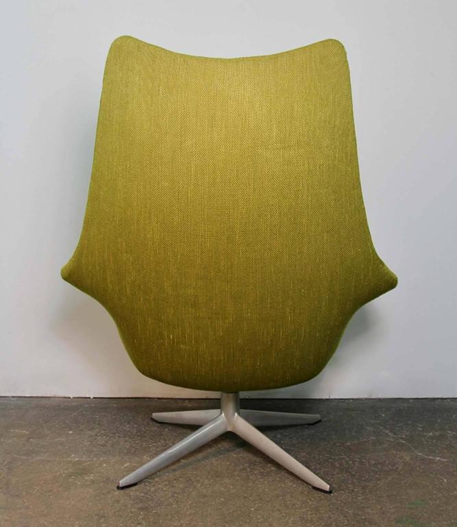 Saarinen Style Peridot Green Early Upholstered Swivel Chair For Sale at ...
